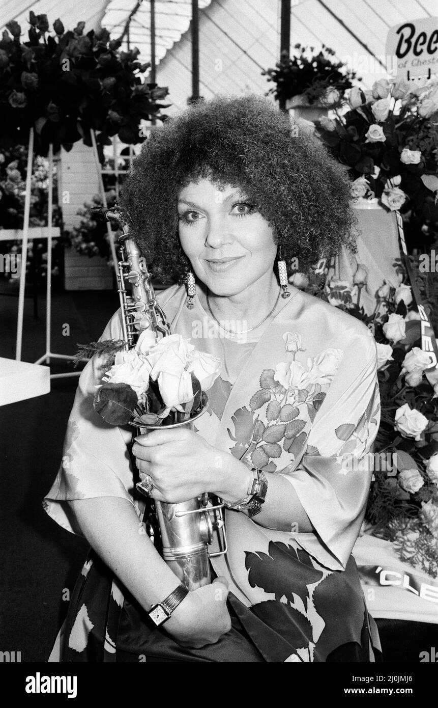 Singer Cleo Laine at the Chelsea Flower Show. 18th May 1981 Stock Photo ...