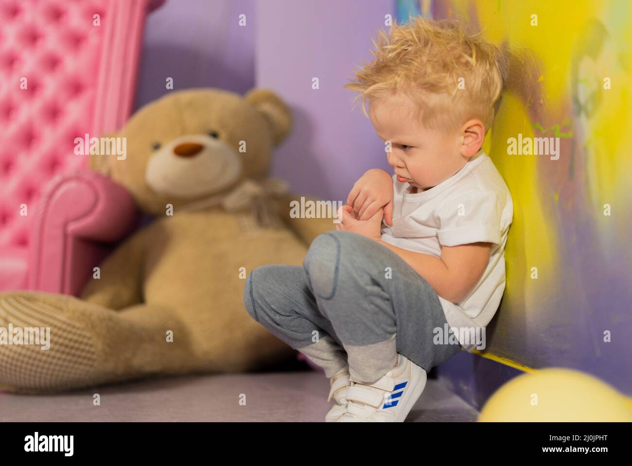 Sick child in bed night hi-res stock photography and images - Alamy