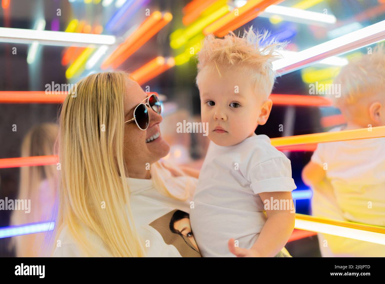 Love neon in line hi-res stock photography and images - Alamy