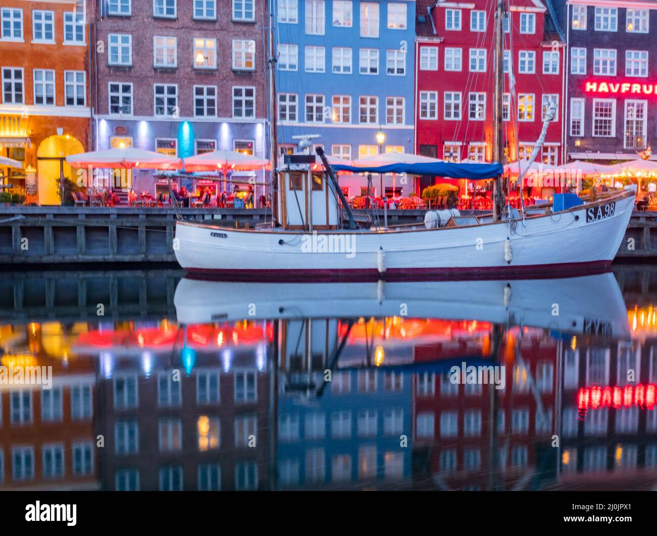 Nyhavn (New Harbour), Copenhagen, Denmark - 14 JMay 2019: View of ...