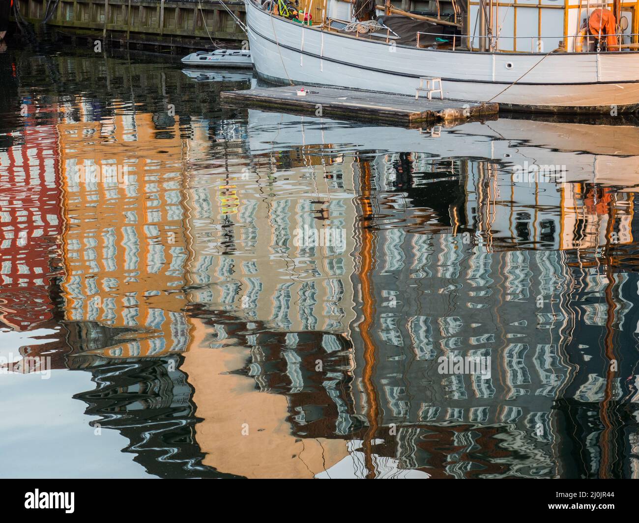 Nyhavn (New Harbour), Copenhagen, Denmark - 14 JMay 2019: Sunset view ...