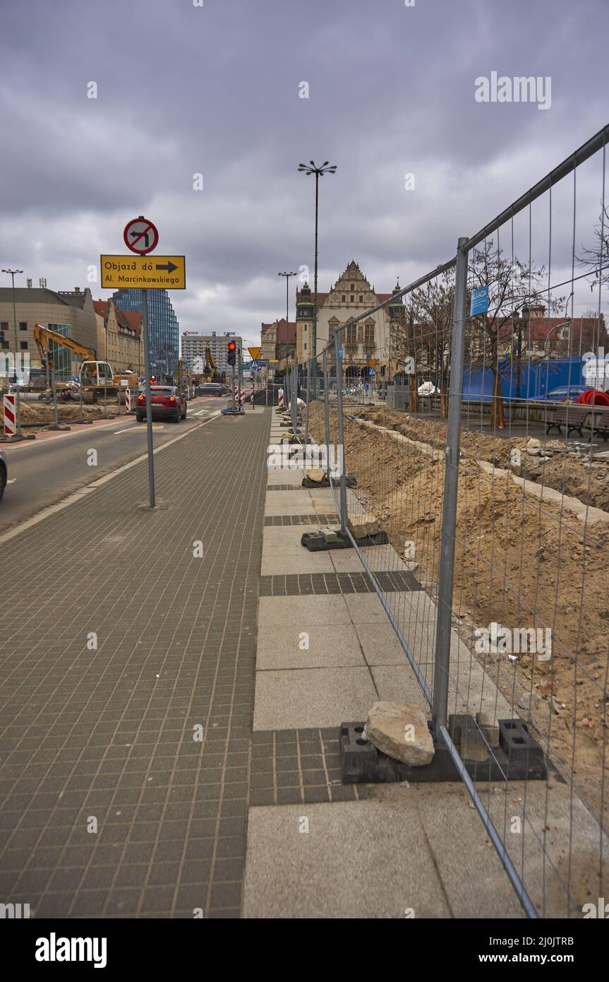 Long metal grid barrier along a construction area Stock Photo - Alamy