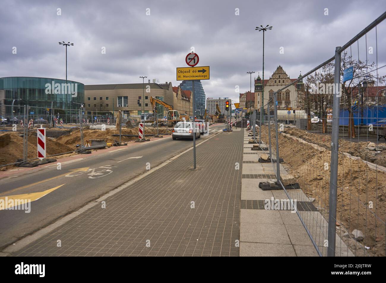 Long metal grid barrier along a construction area Stock Photo - Alamy