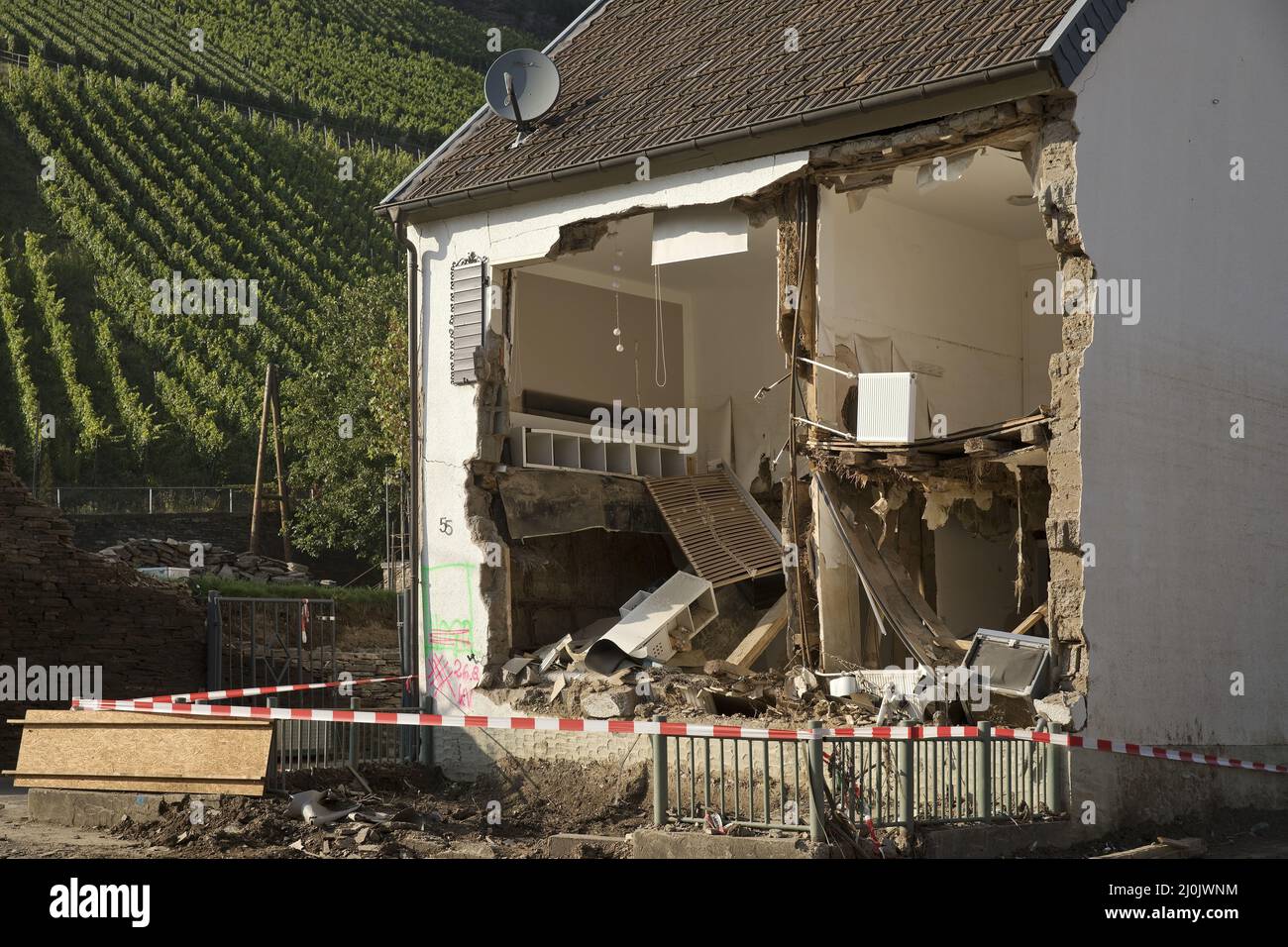 Destroyed house in front of the vineyards, flood disaster 2021, Ahr ...