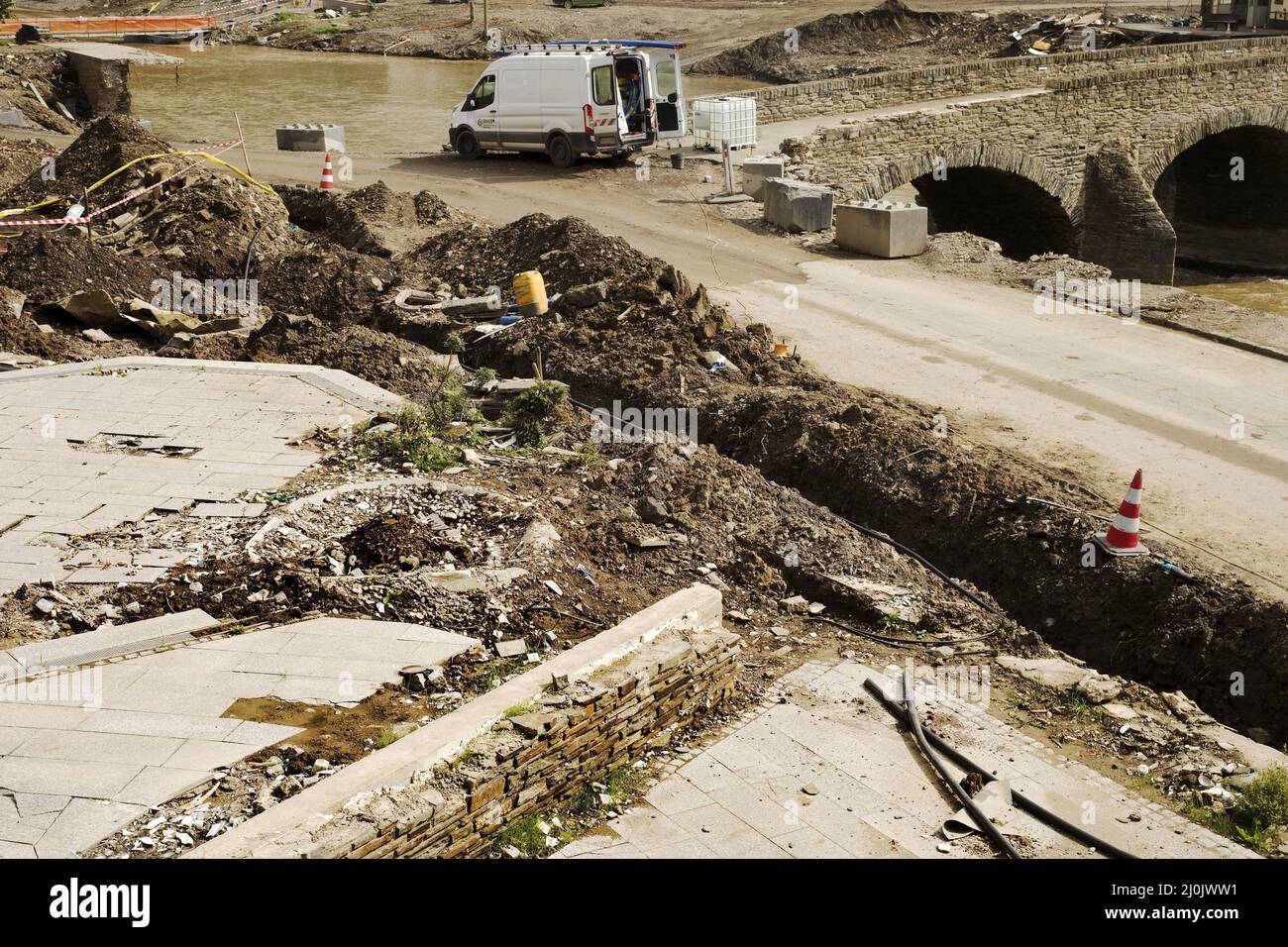 Flood disaster 2021, clean-up work on the badly destroyed redwine road ... Flood disaster 2021, clean-up work on the badly destroyed redwine road ...