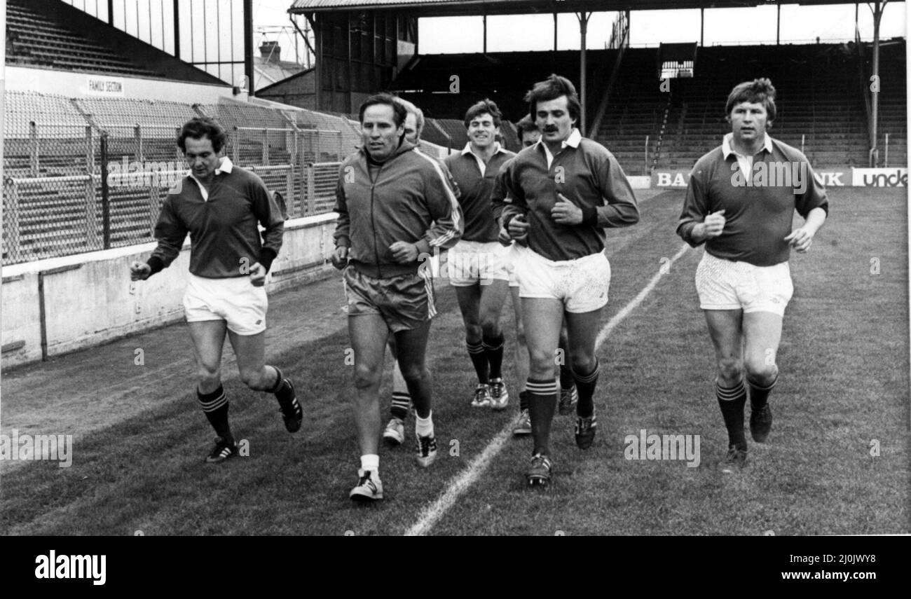 Sport - Rugby League - Cardiff Blue Dragons - Memebers of the team met ...