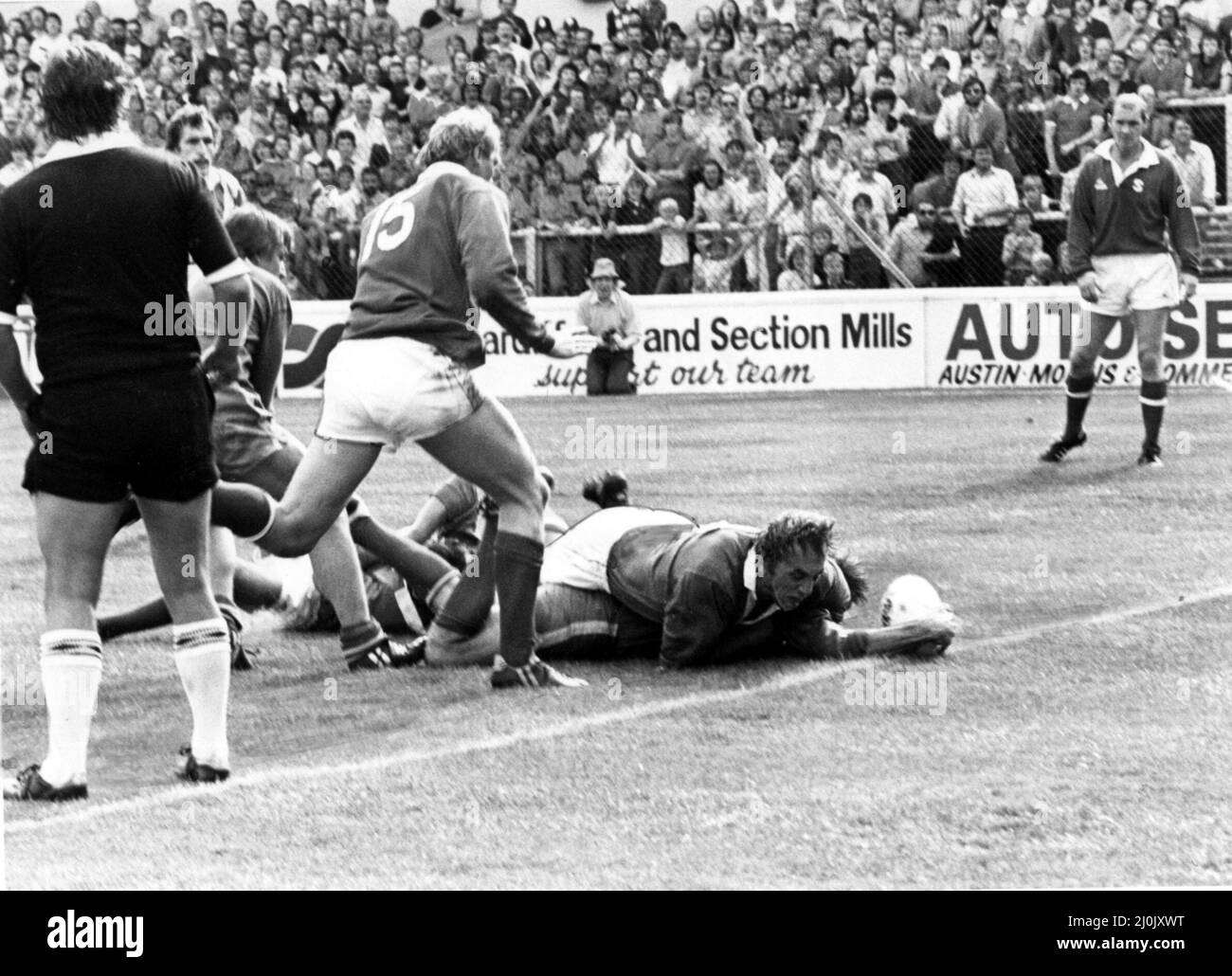 Cardiff Blue Dragons - Tommy David stretches out to score a try for the ...
