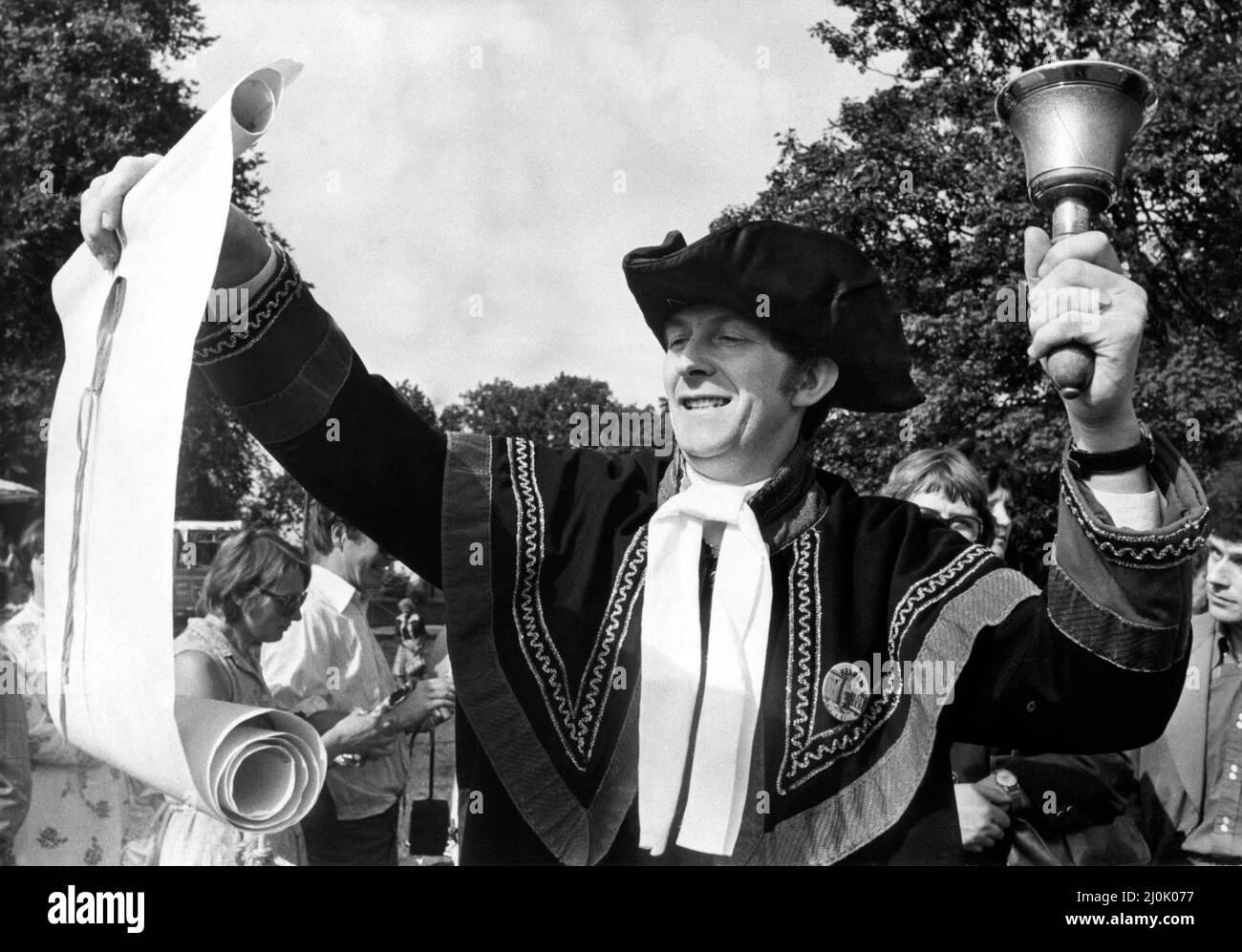 Loud bellows hi-res stock photography and images - Alamy