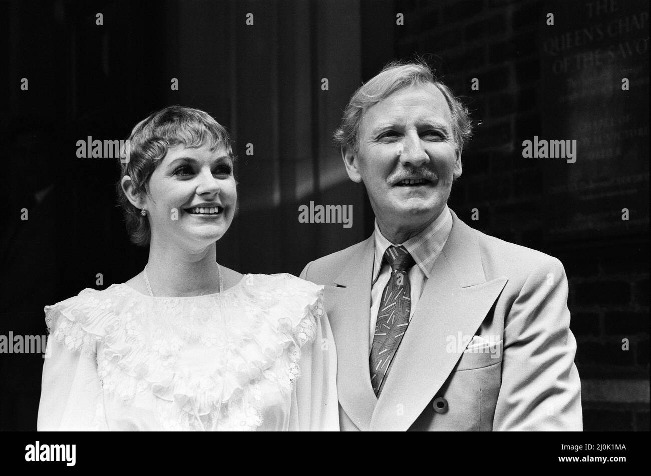 Leslie Phillips marries Angela Scoular at the Queen's Chapel of the ...