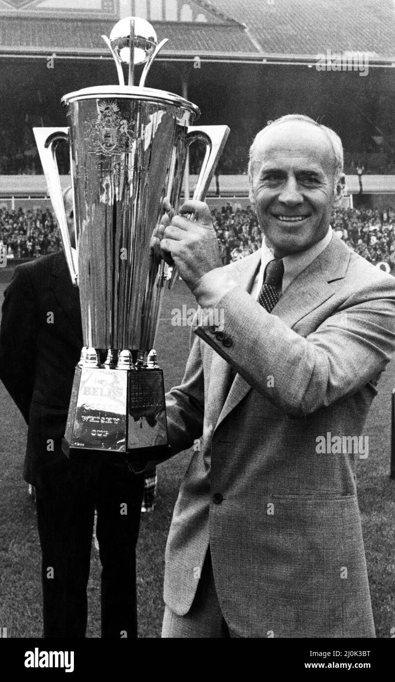 Aston Villa Manager Ron Saunders with the Manager of the Year trophy ...