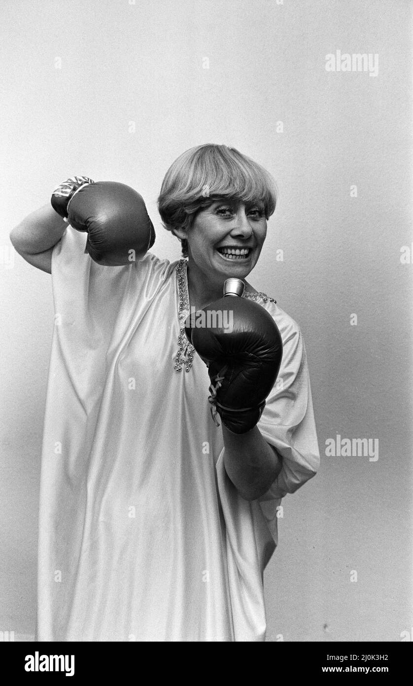 Liz Dawn aka Vera Duckworth of Coronation Street fame wearing boxing ...