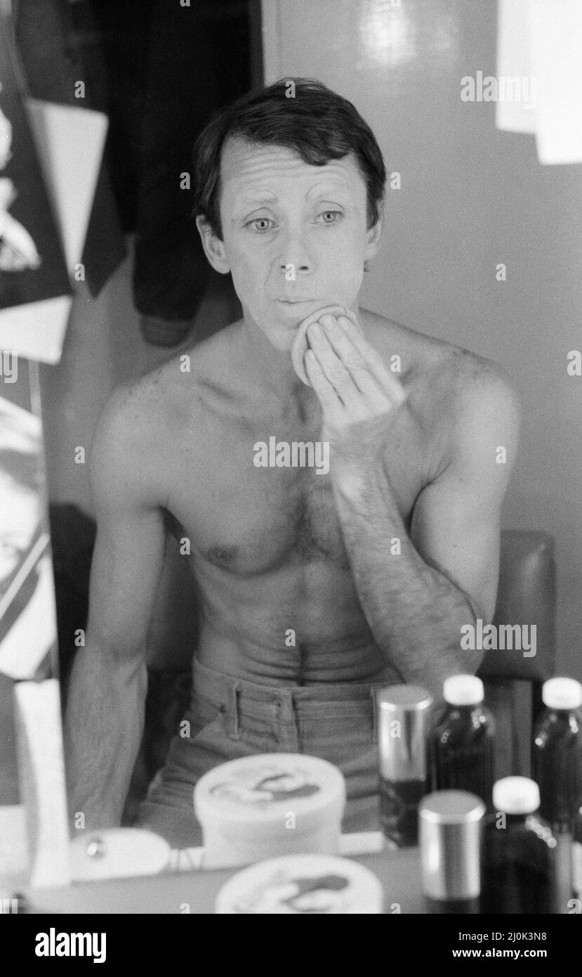 Kenn Wells, dancer who plays the character Skimbleshanks in West End ...