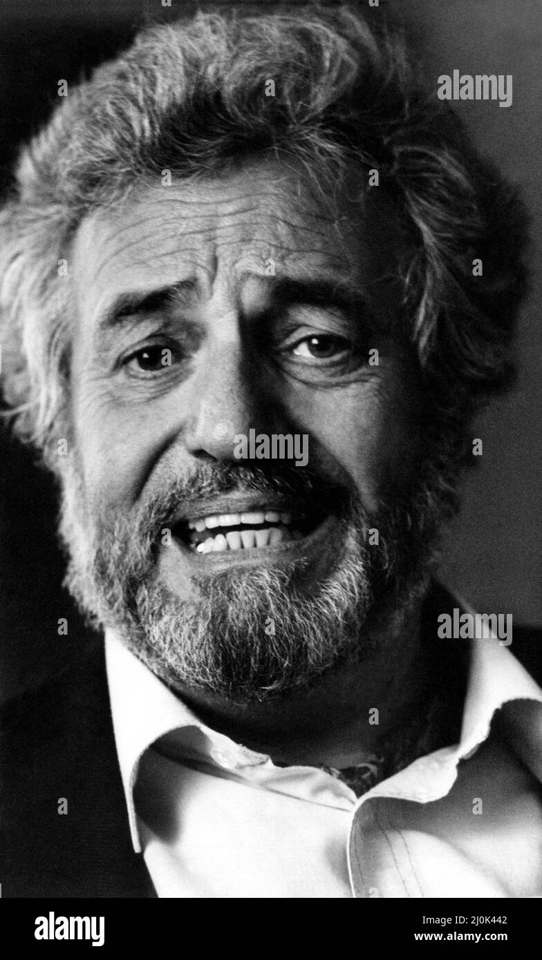 Tv presenter former goon hi-res stock photography and images - Alamy