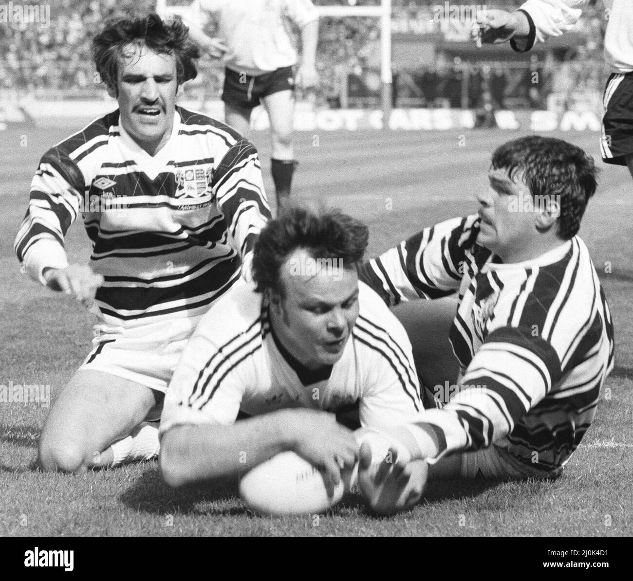Widnes score a try in the Rugby League Cup Final against Hull at ...