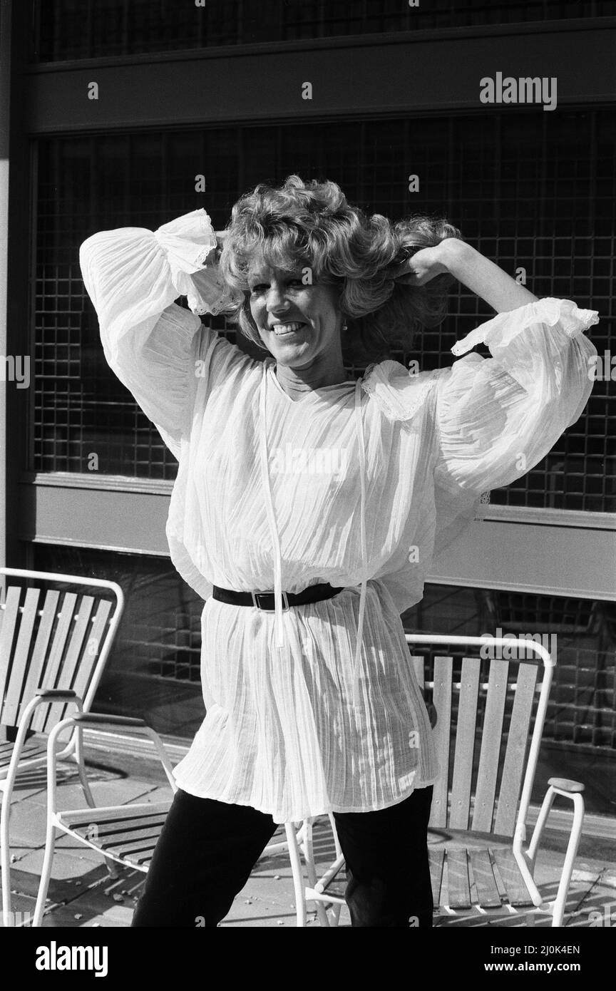 Coronation street actress sue nicholls Black and White Stock Photos ...