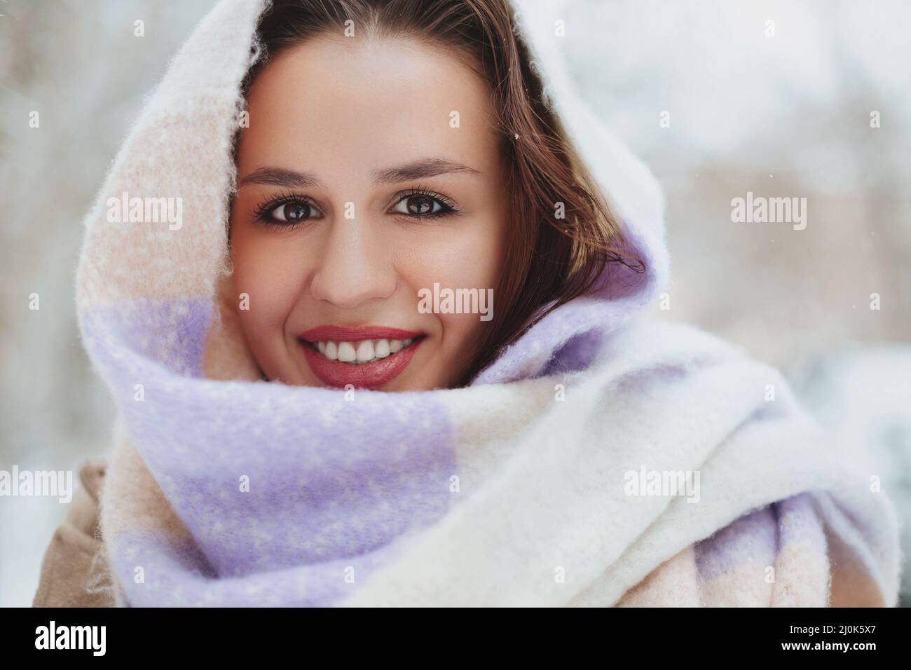 Dark woman face covered hi-res stock photography and images - Alamy