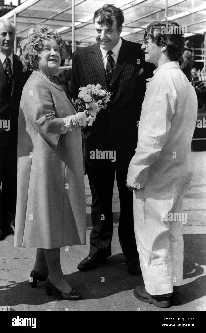 Queen Elizabeth the Queen Mother North East Visits Queen Elizabeth the ...