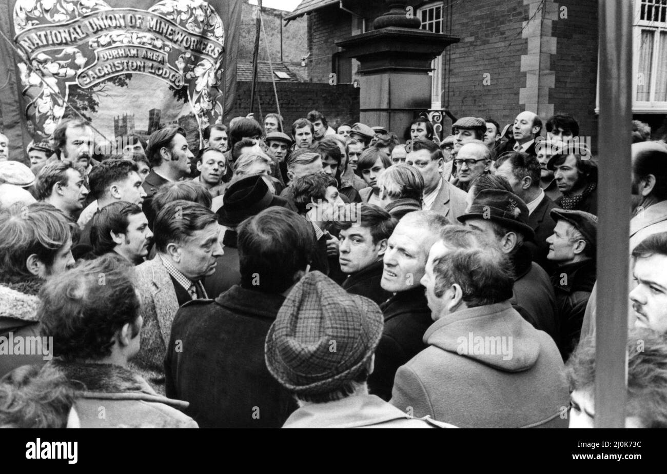 The National Miners Strike 1981 Striking Durham miners outside the iron ...