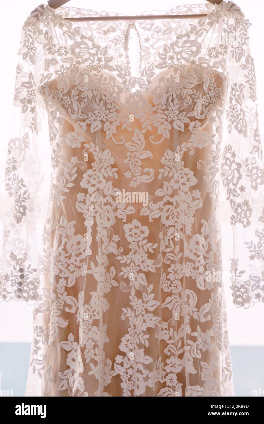 Beige flower patterns hi-res stock photography and images - Alamy