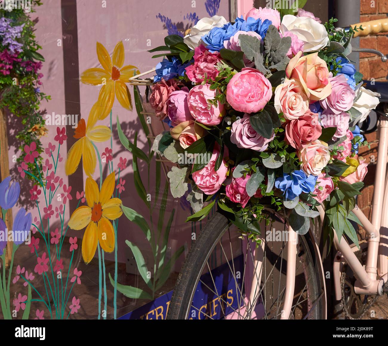 Pink floral decoration on pink bicycle hi-res stock photography and ...