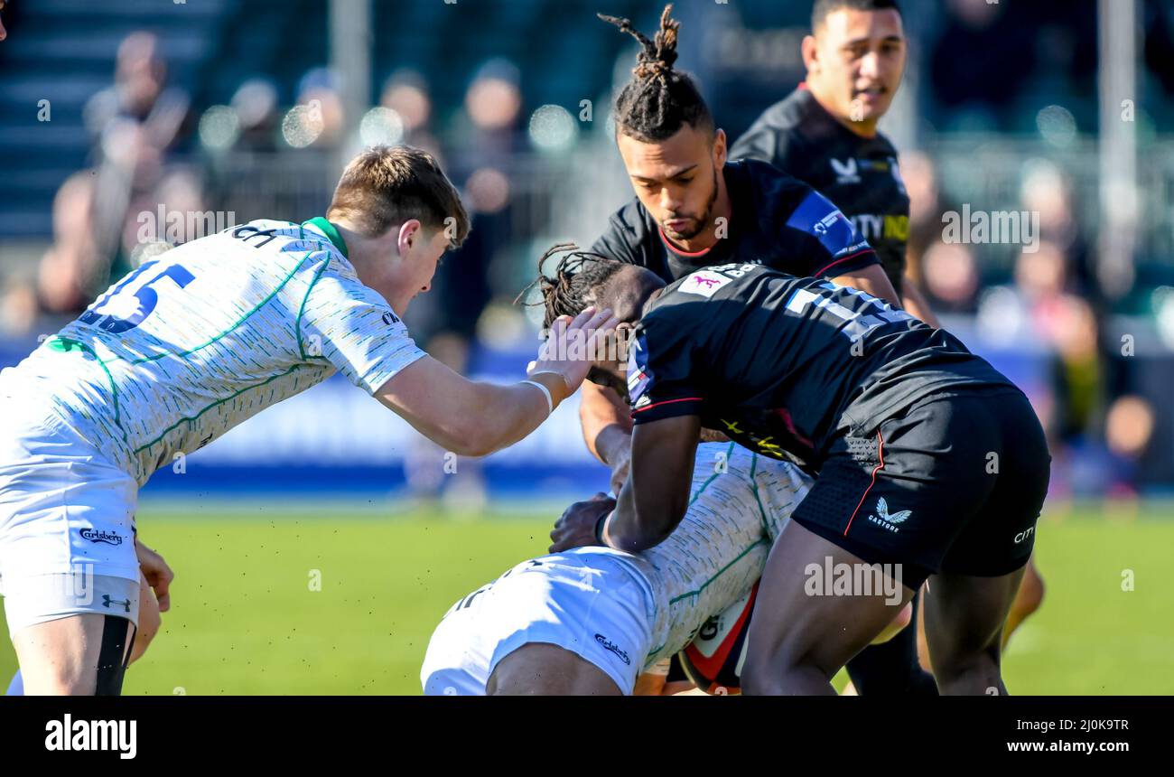 Elliott Obatoyinbo and Romtimi Segun of Saracens tackle during the ...