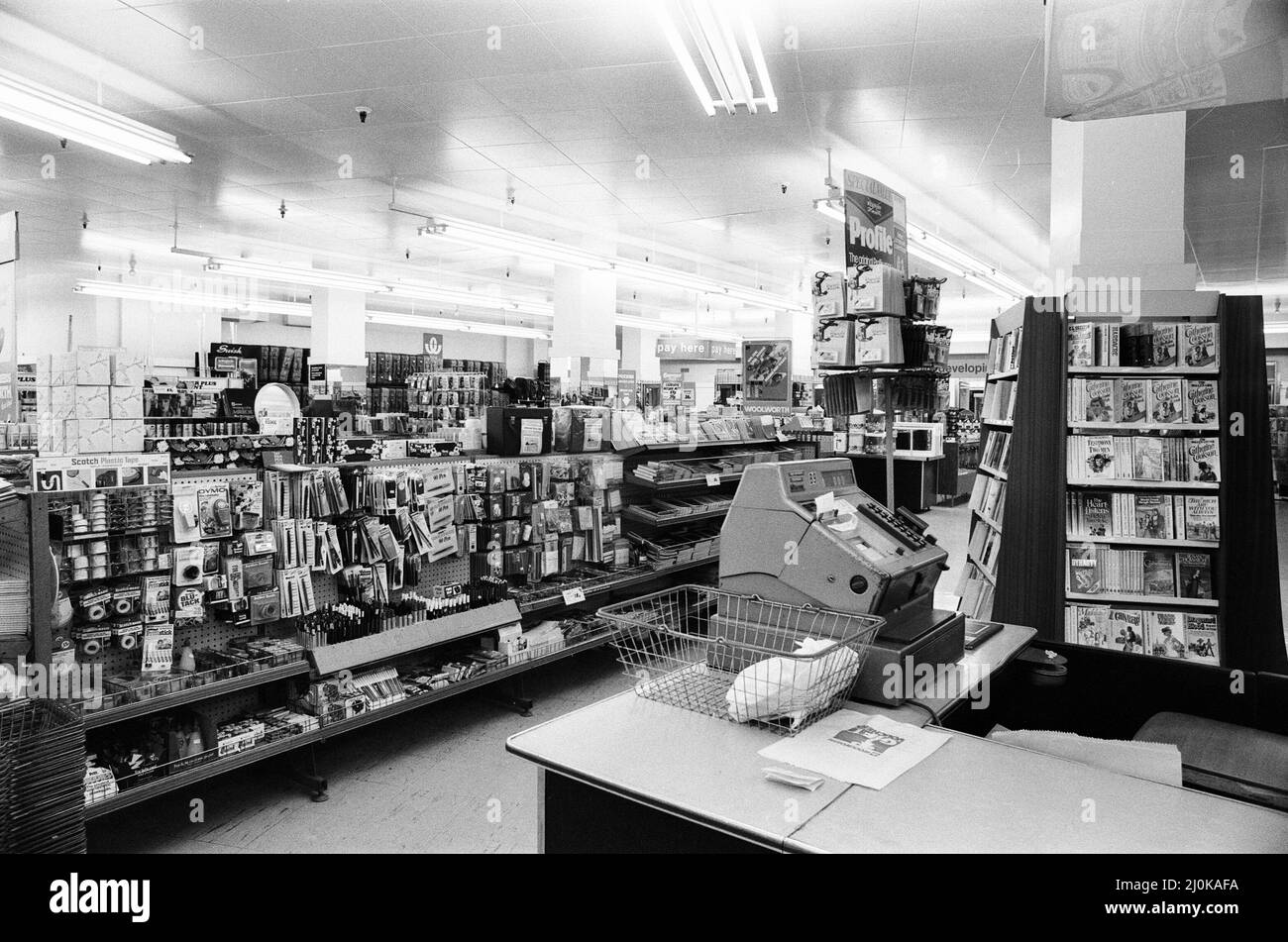 High street shops 1980s hi-res stock photography and images - Alamy
