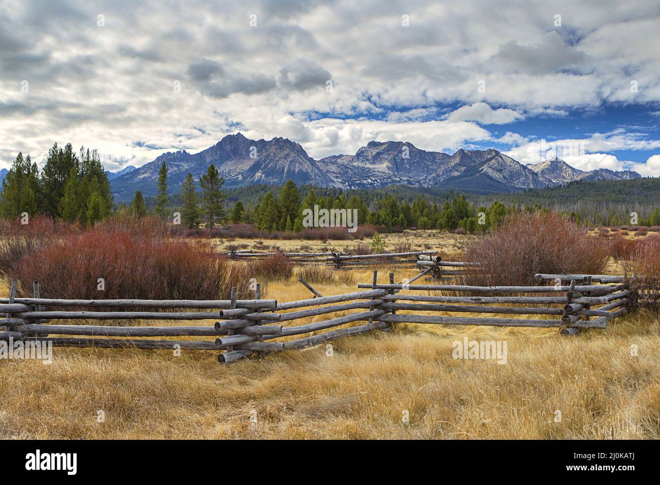 Sawtooth mountain range hi-res stock photography and images - Alamy
