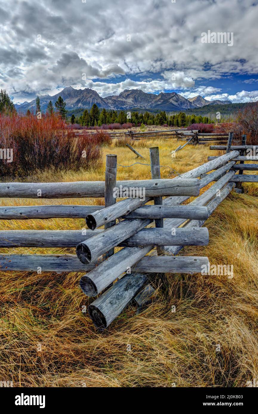 Pole fence hi-res stock photography and images - Alamy