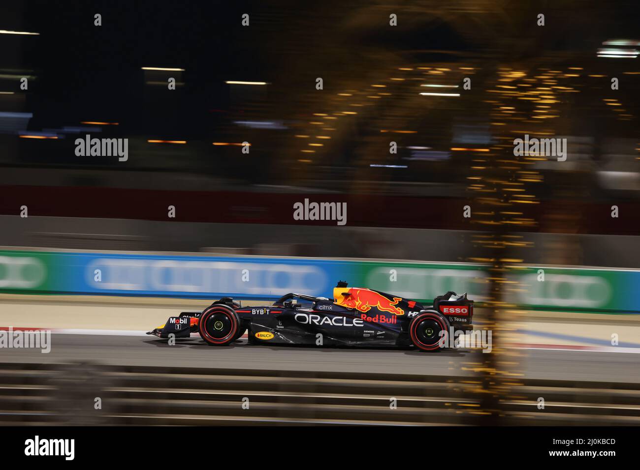01 VERSTAPPEN Max (nld), Red Bull Racing RB18, action during the ...