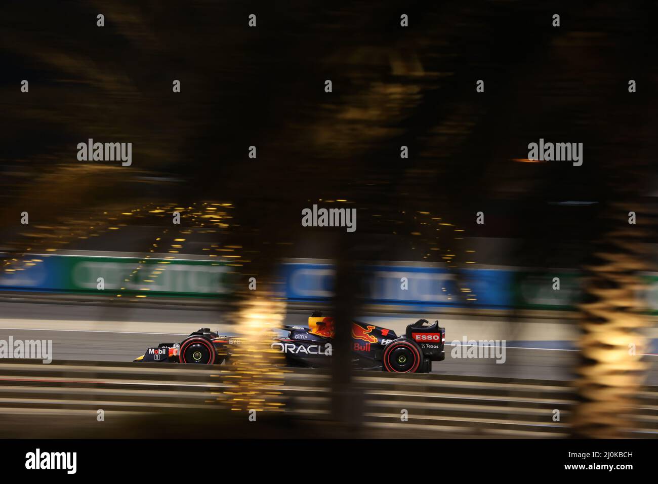 01 VERSTAPPEN Max (nld), Red Bull Racing RB18, action during the ...
