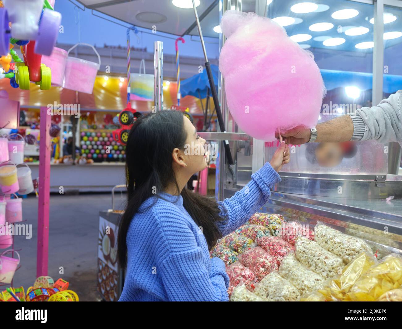 Candy floss and popcorn hi-res stock photography and images - Alamy