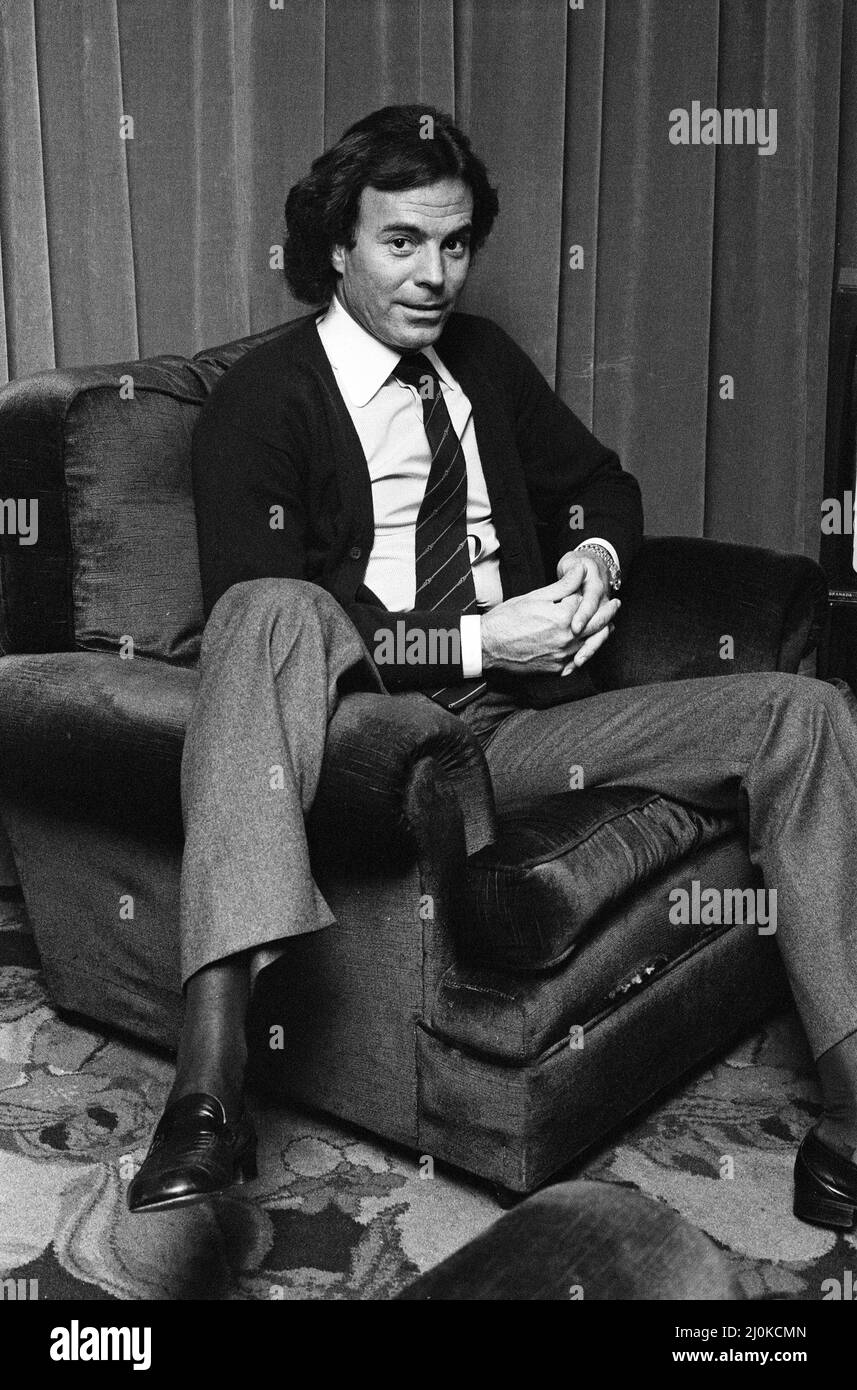 Singer Julio Iglesias. October 1982 Stock Photo - Alamy