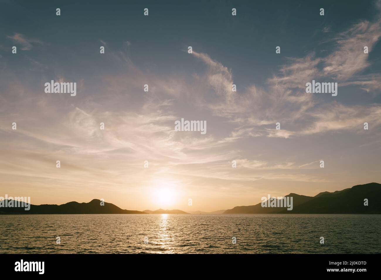 Far mountains and sea water hi-res stock photography and images - Alamy