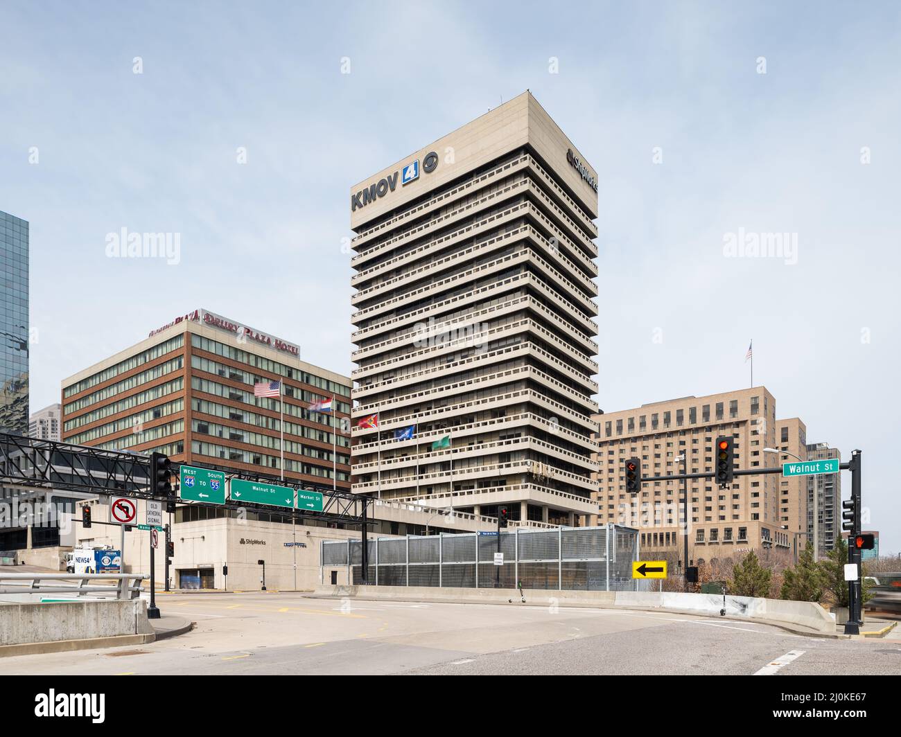 Gateway Tower designed by Hellmuth, Obata & Kassabaum Stock Photo - Alamy