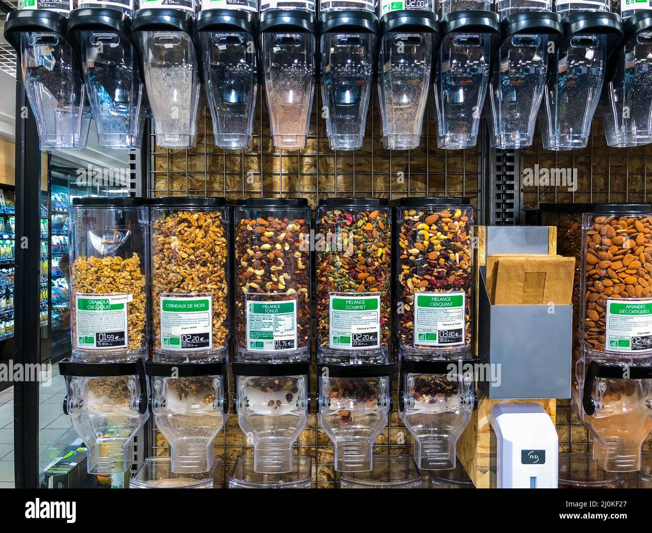 Monoprix interior hi-res stock photography and images - Alamy