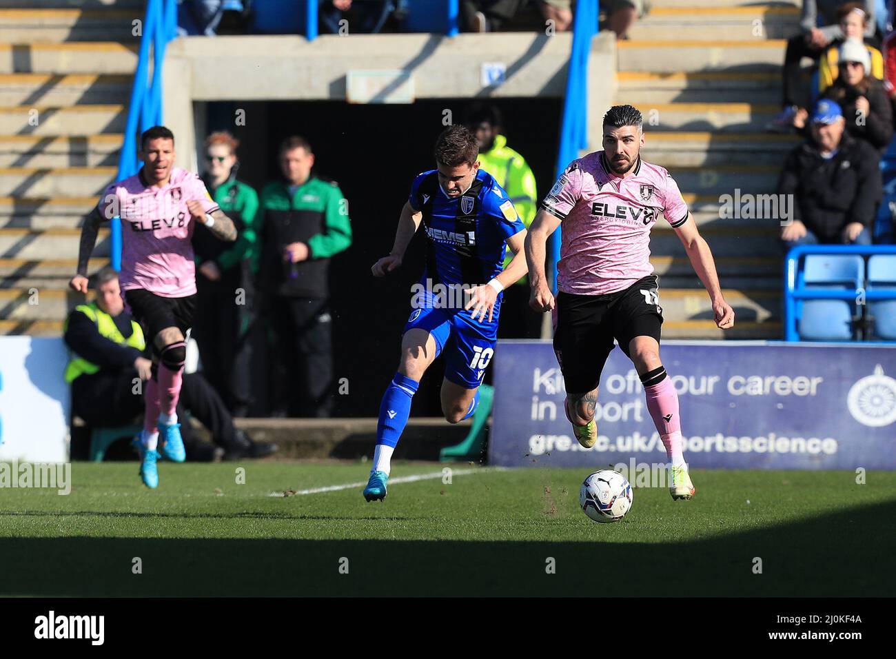 Callum Paterson #13 of Sheffield Wednesday dribbling with the ball ...