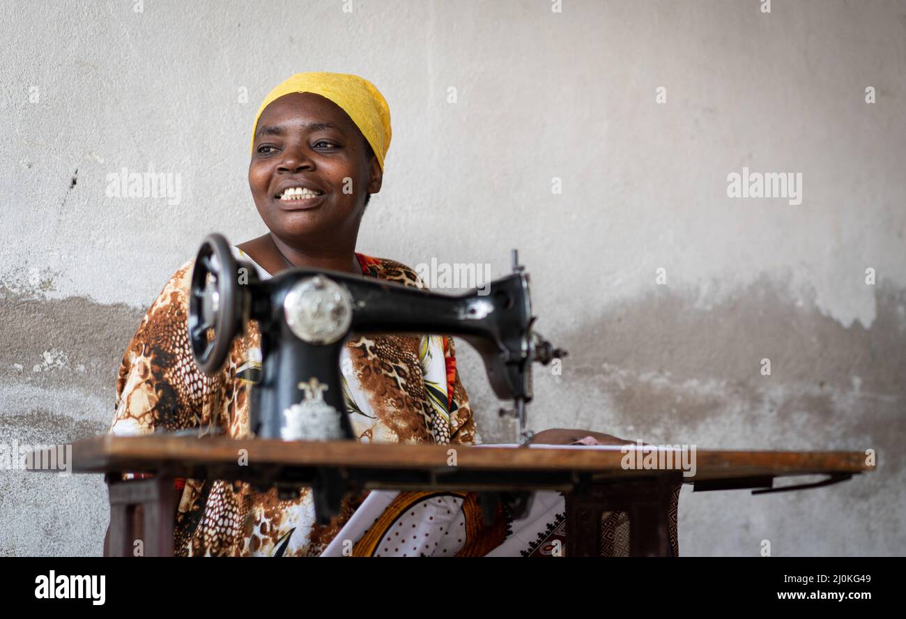 African tailor sewing machine hi-res stock photography and images - Alamy