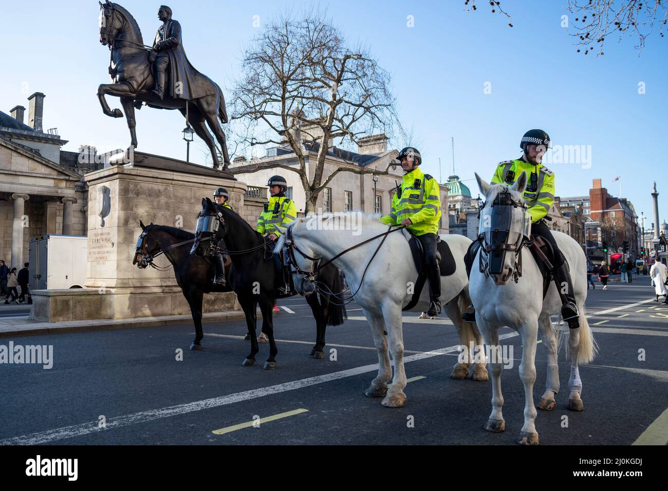 Police memorial statue uk hi-res stock photography and images - Alamy