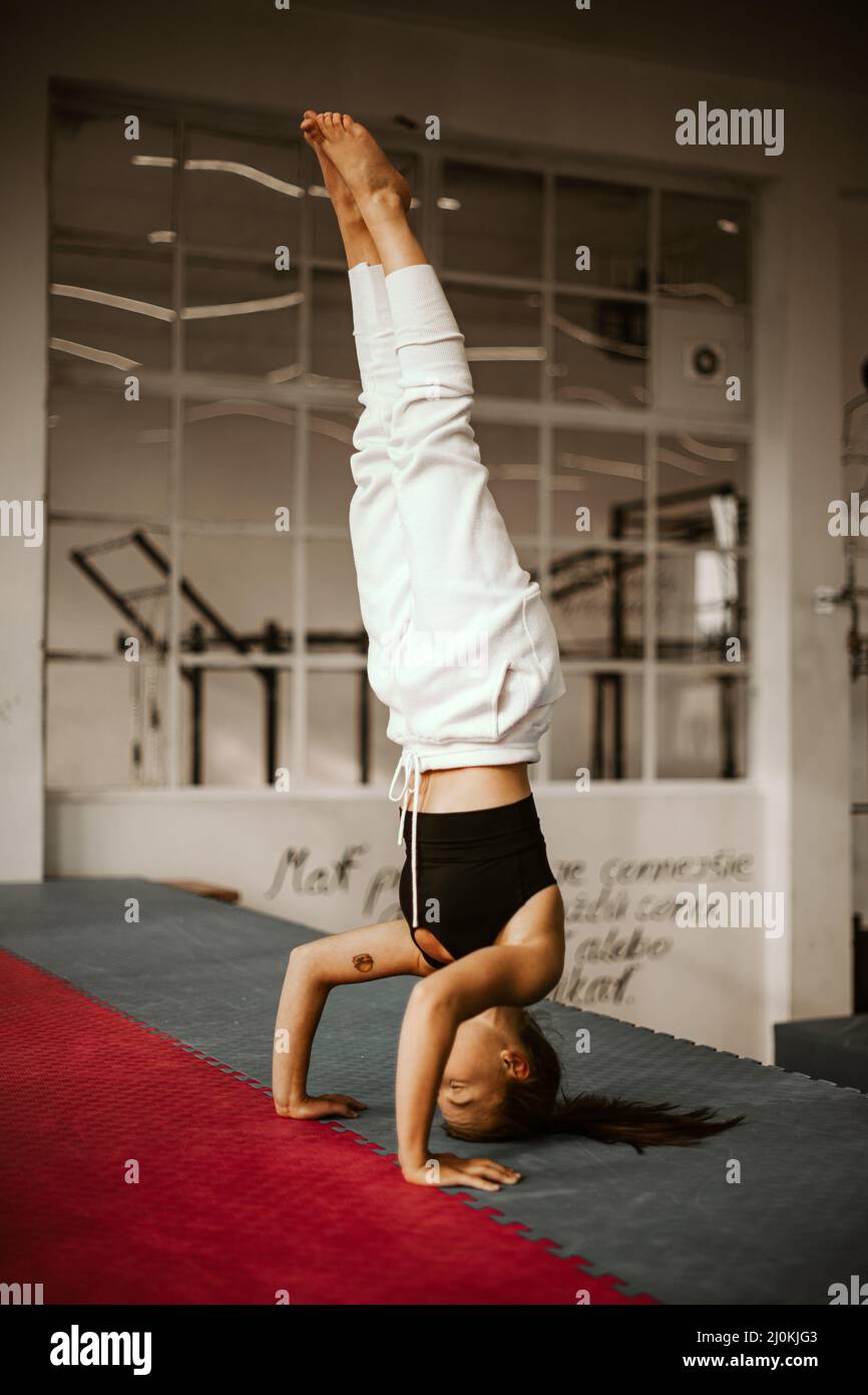 Gymnastics headstand hi-res stock photography and images - Alamy