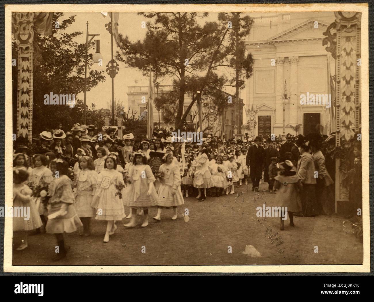Celebration for the Centennial of the San José de Flores church in 1906 ...