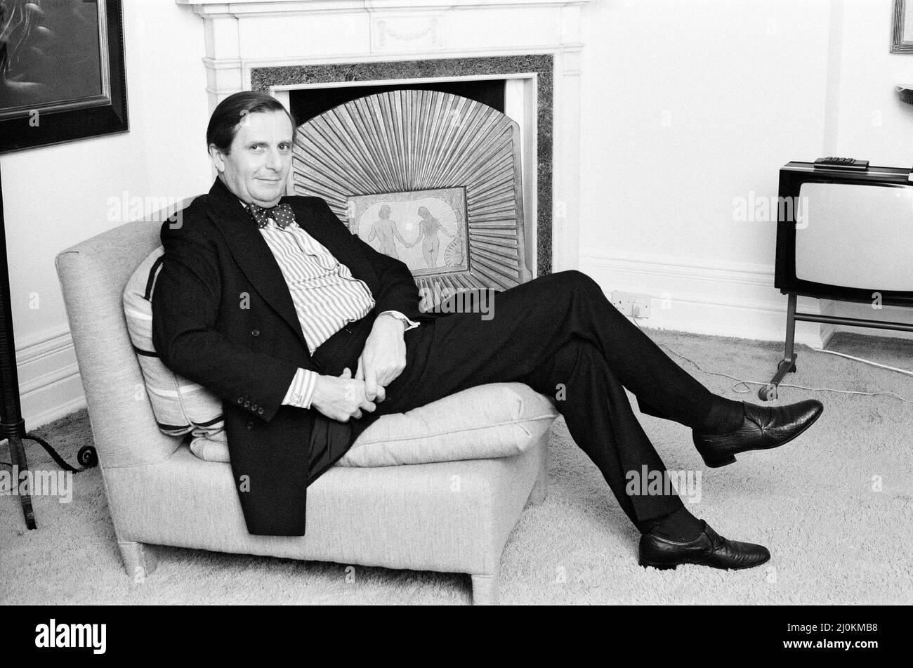 Barry humphries portrait hi-res stock photography and images - Alamy