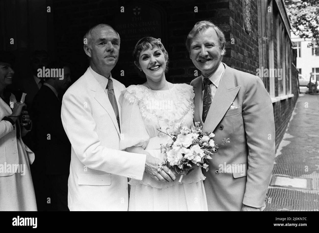 Leslie Phillips marries Angela Scoular at the Queen's Chapel of the ...