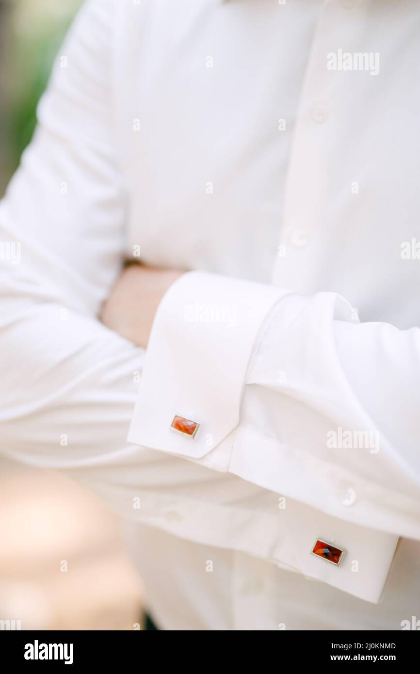 Arms folded across chest man hi-res stock photography and images - Alamy