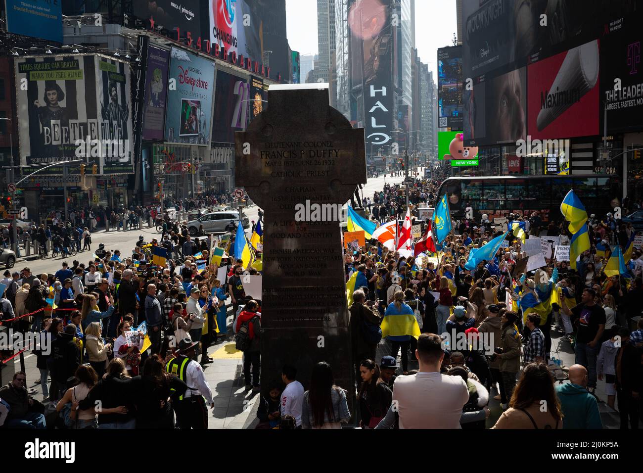 New York, United States. 19th Mar, 2022. Large crowd seen from above in ...