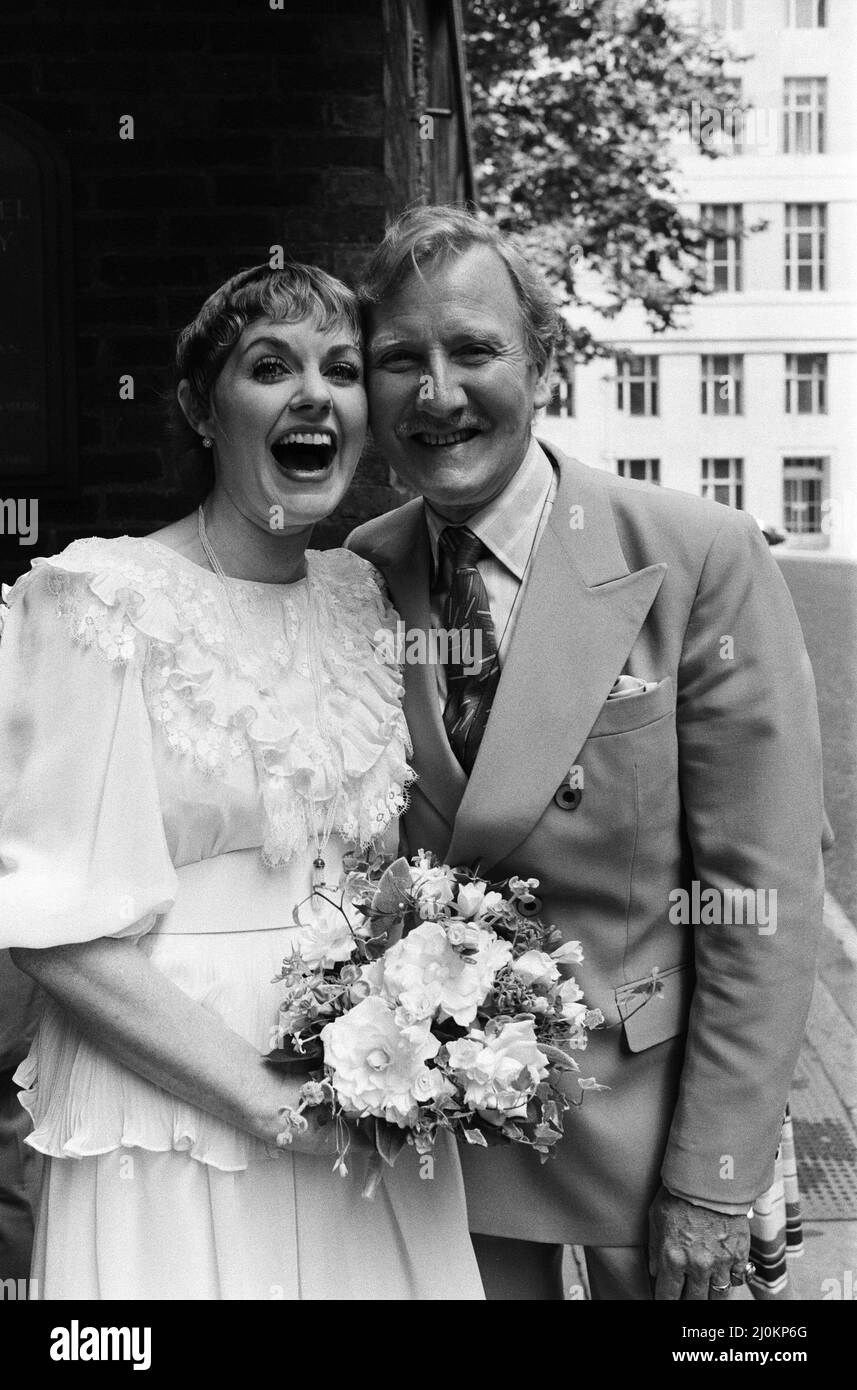 Leslie Phillips marries Angela Scoular at the Queen's Chapel of the ...