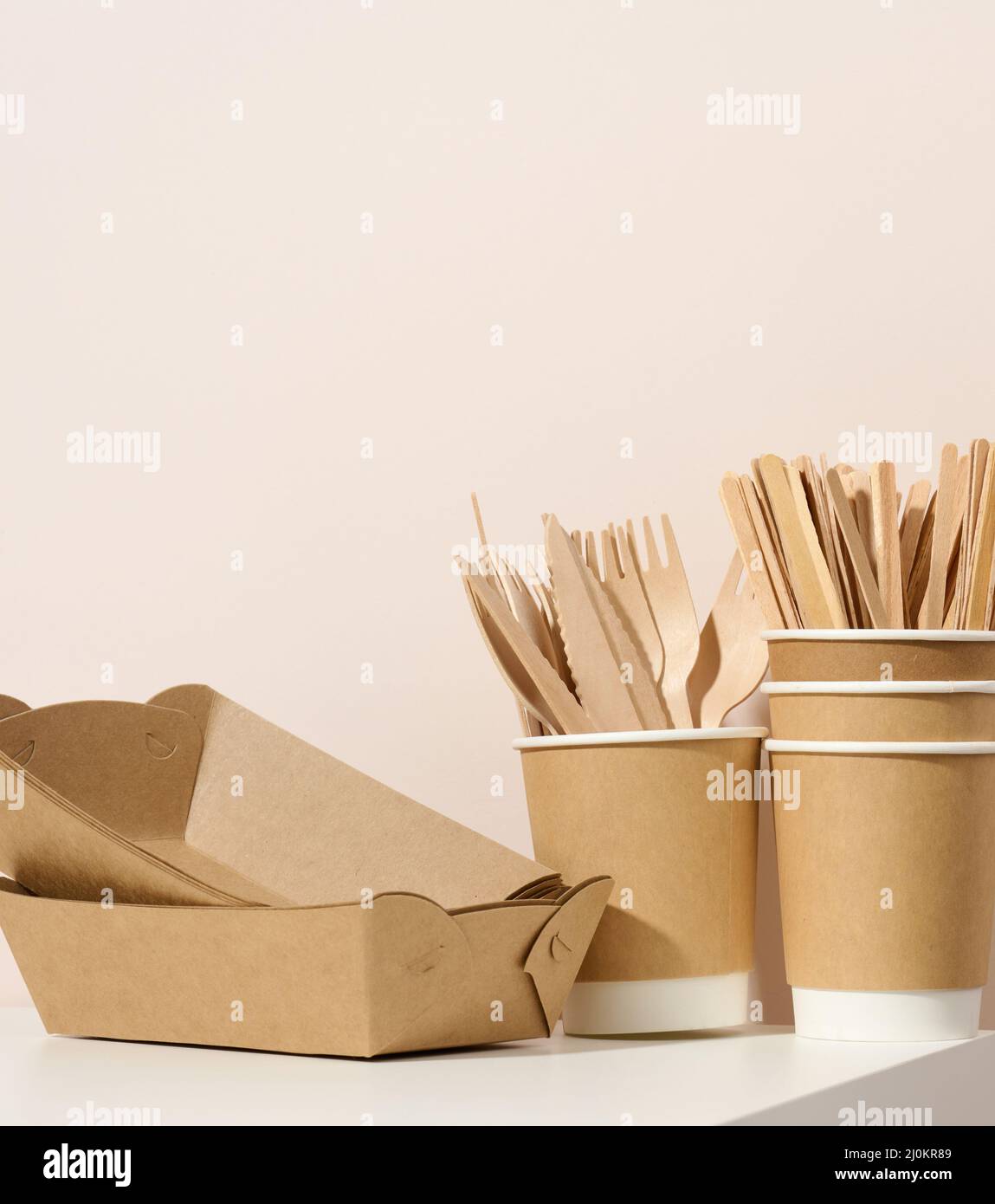 Cardboard plates hi-res stock photography and images - Alamy