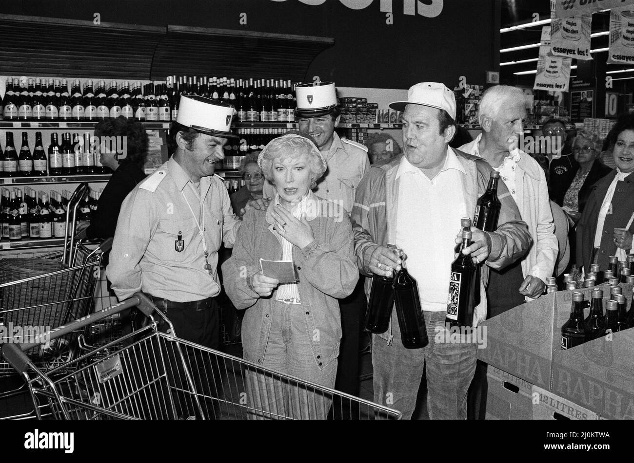 Filming of a series of "Terry and June", where they go on a day trip to ...