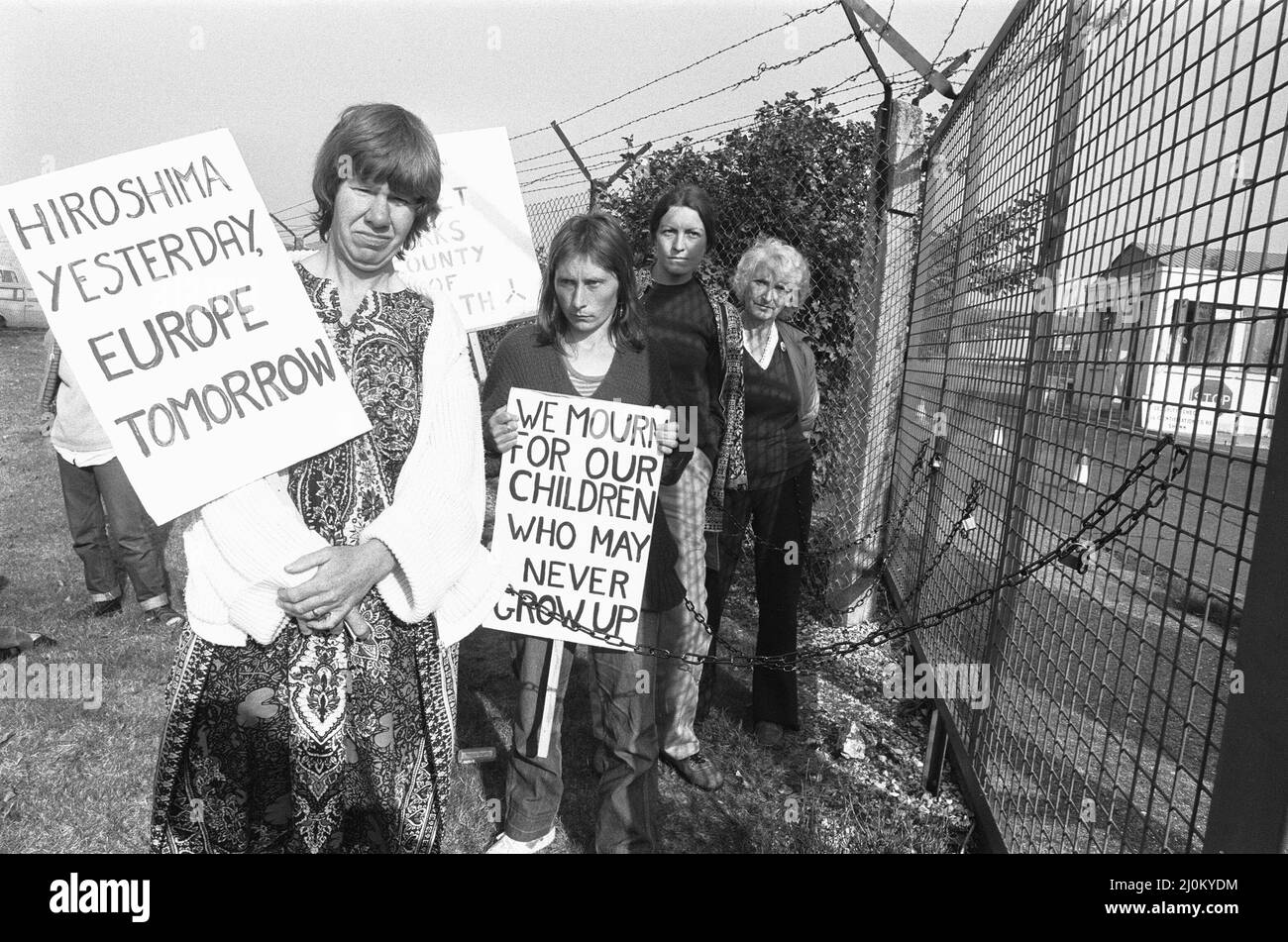 Anti nuclear protest 1980s hi-res stock photography and images - Alamy