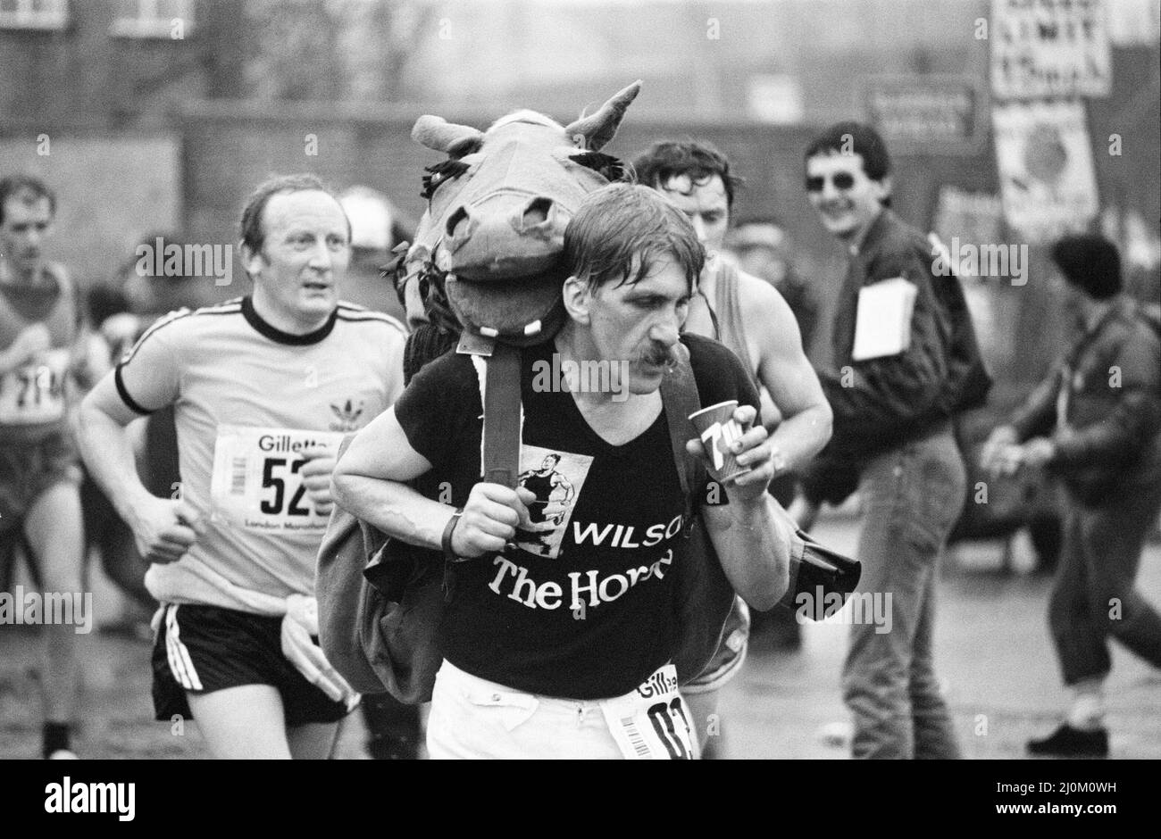 1981 gillette london marathon hi-res stock photography and images - Alamy