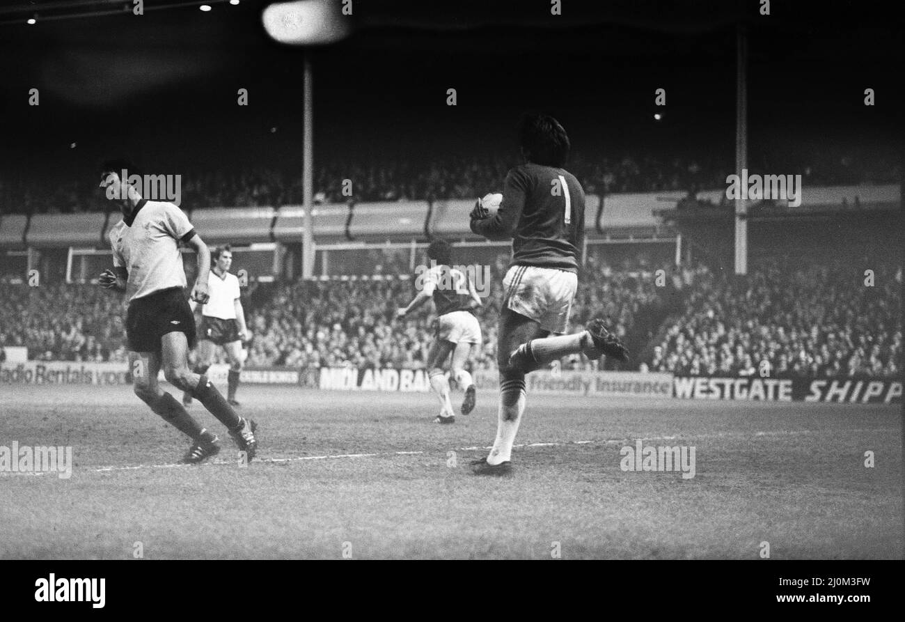 League cup final 1981 hi-res stock photography and images - Alamy